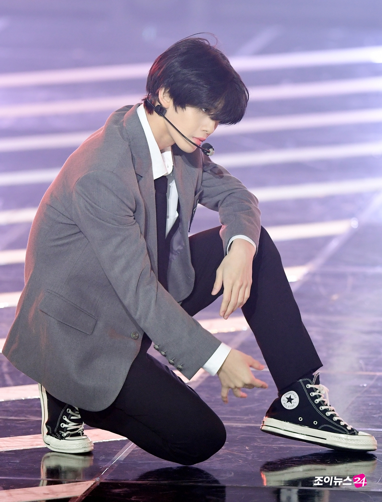 [조이HD]CIX 배진영, 교복 화보 찍는 중?